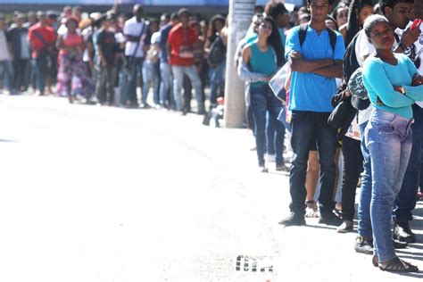 Brasil tem desemprego recorde de 14 4 no trimestre até agosto mostra IBGE