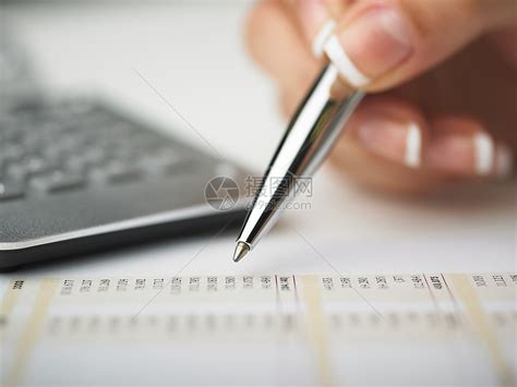 数据分析教育家庭统计商业金融财务工作计算器文书手指高清图片下载 正版图片320611310 摄图网
