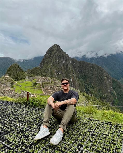 Bryan Quevedo End Of The Beginning 🗻 Instagram