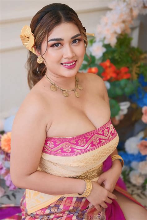 Sri Ayu Tarisa Selebgram Bali Yang Tunjukkan Seksi Itu Nggak Harus