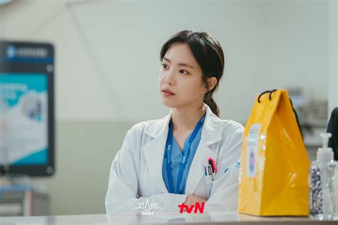 Apinks Son Naeun Transforms Into A Medical Intern Who Believes In