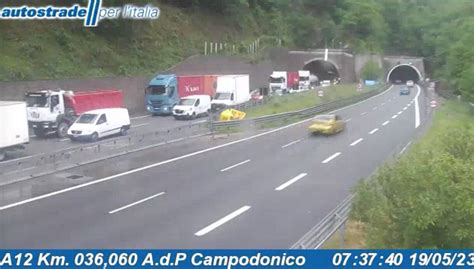 Perde Il Controllo Dellauto E Si Schianta Sul Guardrail Code E Disagi