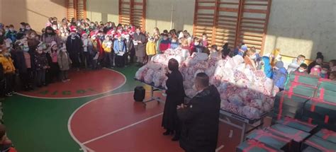 1700 De Cadouri înainte De Crăciun Pentru Copiii Din Băicoi