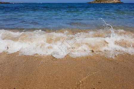 海浪和湿沙夏季和假期概念高清图片下载 正版图片502547978 摄图网