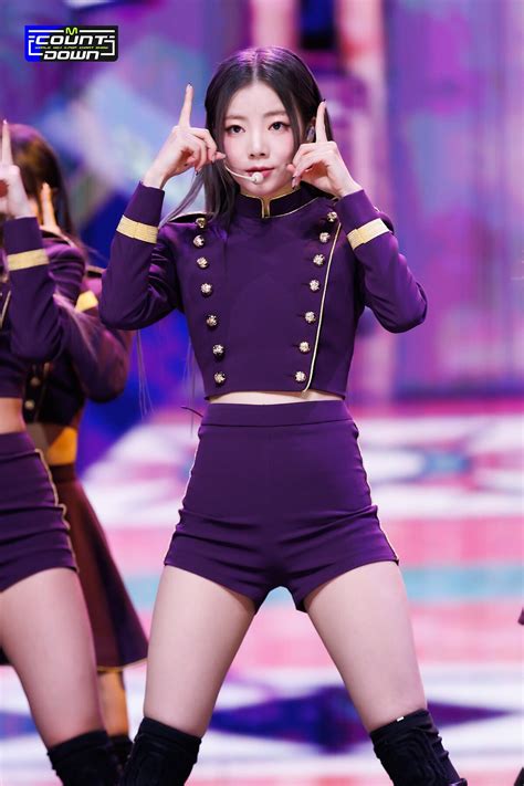230216 Purple Kiss Intro Save Me Sweet Juice At Mcountdown