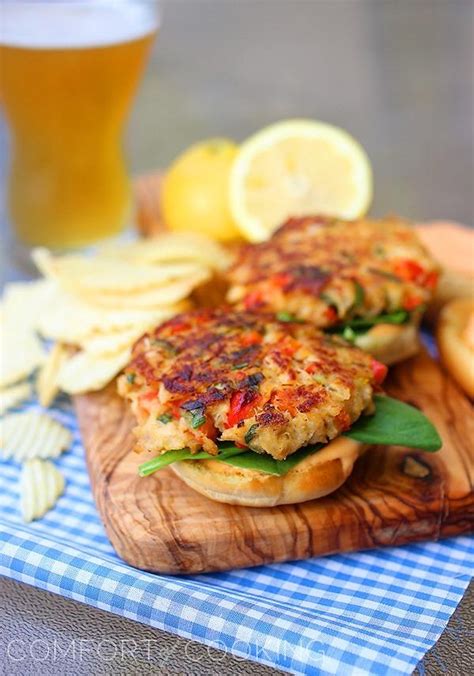 Crab Cake Sliders With Spicy Mayo