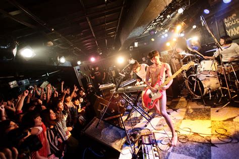 涙を浮かべて全裸で絶唱神聖かまってちゃん凱旋ライブ 音楽ナタリー