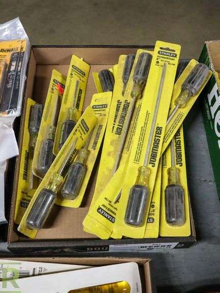 12 New Stanley 8 Flathead Screwdrivers And 5 New Stanley 3 Flathead Screwdrivers Roller