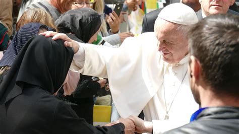 Хиляди приветстваха папа Франциск в Раковски за първа среща на децата с Господа Dnes Dir Bg