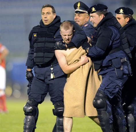 Der nackte Wahnsinn Flitzer gibt es nicht nur beim Fußball Bilder
