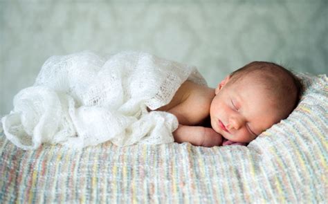 Best Newborn Poses To Try To Maximise Cuteness