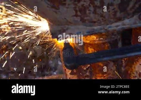 Scrap Cutter Stock Videos And Footage Hd And 4k Video Clips Alamy