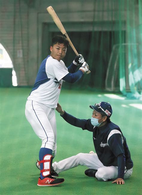 【中日】岡林が早出で”立浪塾” 先生は期待大「近い将来レギュラーになる選手…へばっても毎日やらせる」：中日スポーツ・東京中日スポーツ