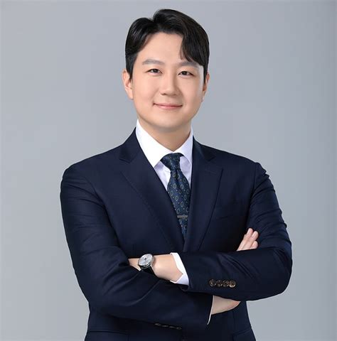프로필사진 비타스튜디오 전문직 프로필 자연스럽고 고급스러운 비타스튜디오 헤어 메이크업도 스튜디오에서