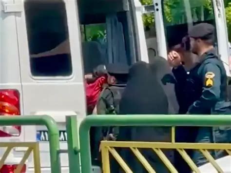 العفو الدولية تصاعد عنف الشرطة ضد الإيرانيات وإجراءات النظام بشأن