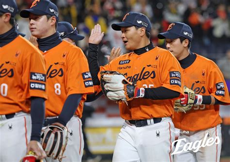 이겨내려고 했다”역전 시발점 된 김태연의 홈런 답답함까지 함께 날렸다 스경x현장