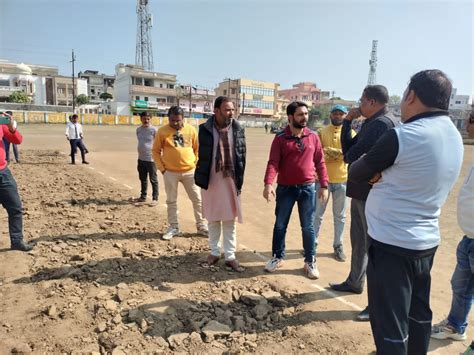 भाजपा व भाजयुमो कार्यकर्ताओं ने खुदवाया पिच भाजपा विधायक ने बनवाया