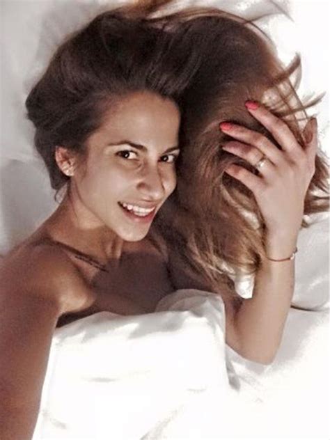 Без свян Гергана от Женени от пръв поглед пак се пусна гола във Фейсбук снимка