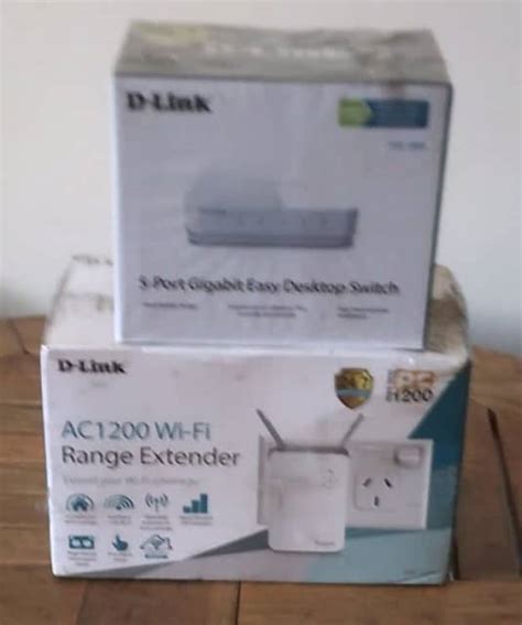 D LINK WiFi RANGE EXTENDER DESKTOP SWITCH New Modems Routers