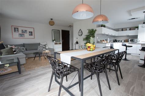 La Grande Pièce à Vivre Avec Un Salonsalle à Manger Harmonieux Où Les