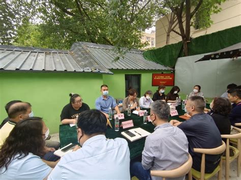 多方协商破解老旧小区新能源汽车充电“烦恼”
