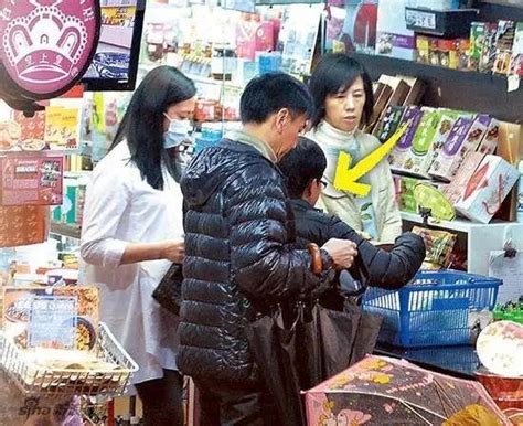 刘德华不愧求子高手！夫妻吃素拜佛、豪掷2亿打造私人乐园，老来生娃很幸福