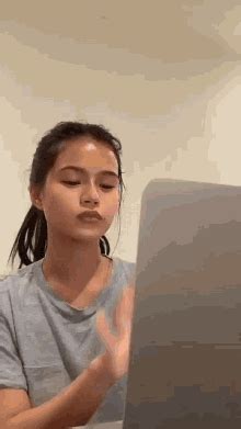 Maris Racal Maris Snl Gif Maris Racal Maris Snl Discover Share Gifs