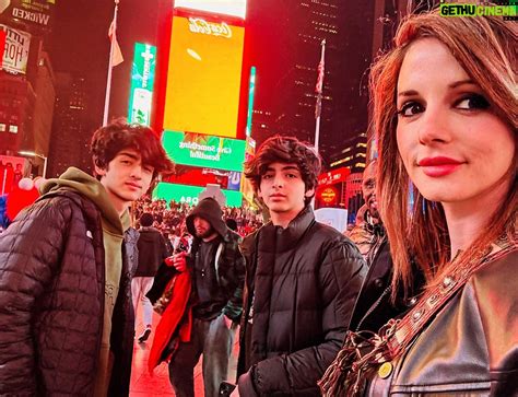 Sussanne Khan Wiki Biography Age Gallery Spouse And More