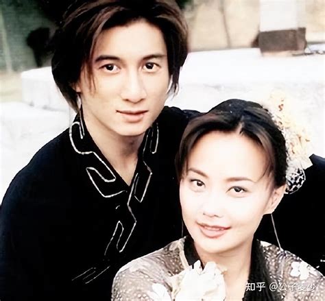 吴奇隆前妻晒一家四口合影！外籍老公帅气逼人，一双混血儿女精致漂亮 知乎