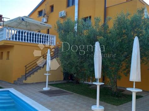 Vendita Terratetto unifamiliare Buie Posto auto con balcone 436 m²