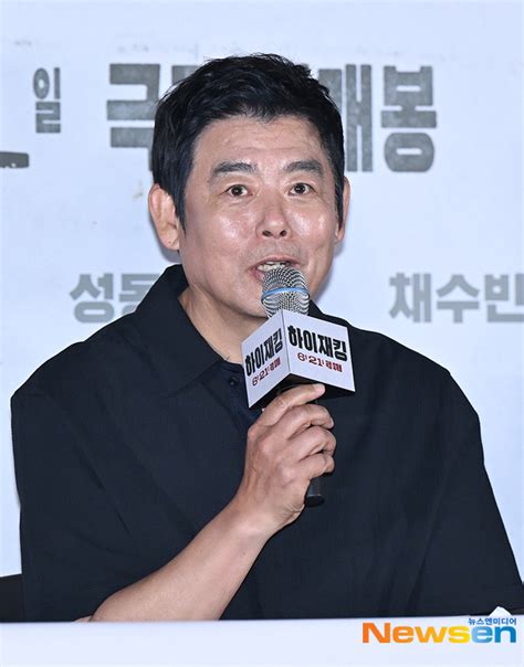 성동일 ‘있는 그대로를 연기했다 포토엔hd 손에 잡히는 뉴스 눈에 보이는 뉴스 뉴스엔