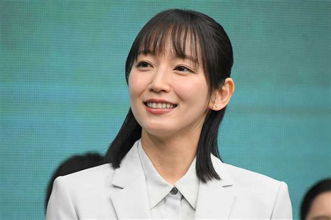 32歳なりたての吉岡里帆、「家宝が増えました」と報告 近影にファン反応「激カワ」「美しい」 Encount