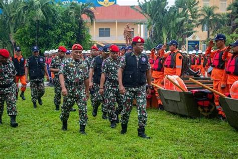 កម្លាំងបញ្ជាការដ្ឋានទ័ពពិសេសប្រមាណ១២០នាក់និងសម្ភារសង្គ្រោះមួយចំនួនទៀតត្រៀមជួយប្រជាពលរដ្ឋ