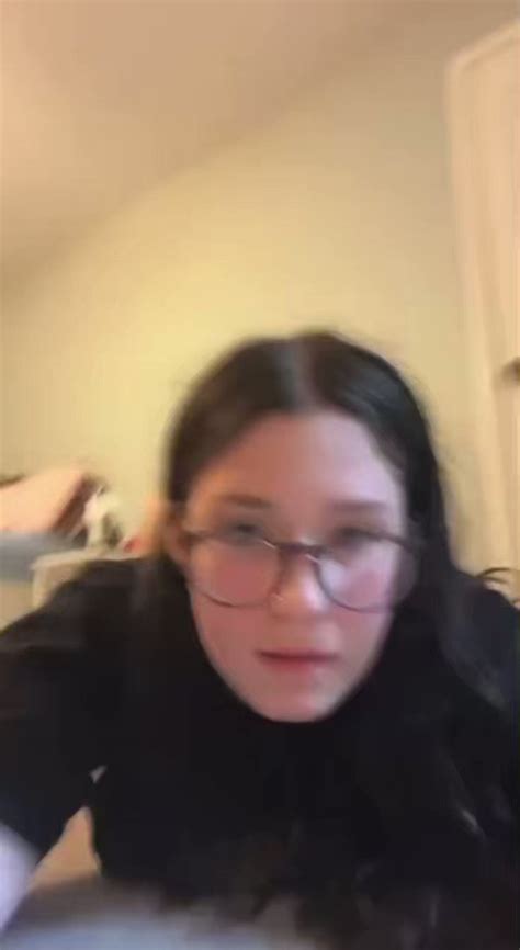 Fartshoutout699 On Twitter Gassy Girl With Glasses Sticks Her Ass In