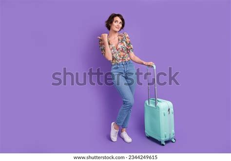 818 465 Chicas Con Maletas Images Stock Photos 3D Objects Vectors Shutterstock