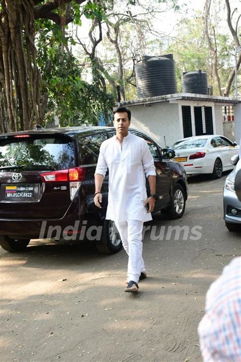 Salim Merchant Attend Pankaj Udhas Funeral Photo 598441