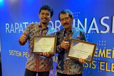 Keren Kabupaten Rembang Terima Penghargaan Dari Kominfo Juara 1
