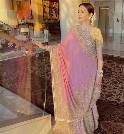 M Ambani Home Pics आलीशान महल में बेहद ठाठ से रहती है अंबानी फैमिली