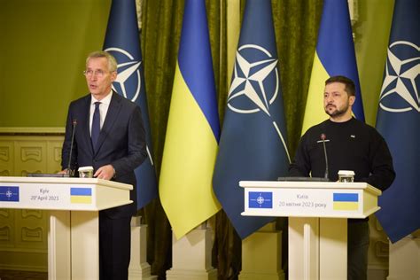 НАТО готове розпочинати нову главу у відносинах із Україною