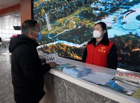全民创文我先行 春节假期：榆林汽车站引导旅客文明出行旅游宣传口罩