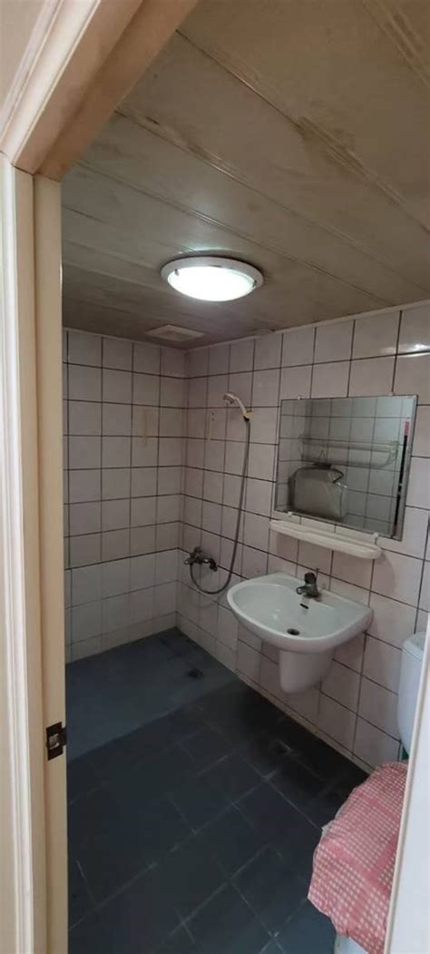 老屋嶄新容顏！常見的浴室無窗、採光通風不佳、潮濕問題一次搞定，成功引光入室，變身宜居的侘寂靜謐美宅！－設計家 Searchome