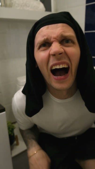 Девушка в туалете 💁‍♀️ Youtube