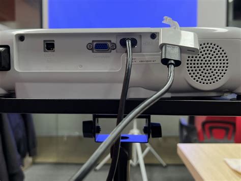 How To Connect Your Phone To Any Projector Via Usb Lightning