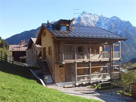 Un Fienile Nelle Dolomiti Trasformato In Due Abitazioni Idee Architetti
