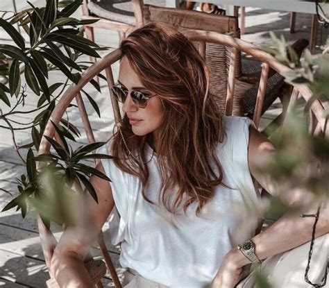 Bojana Pokazala Stomak