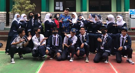 A Teachers Lantern Dadan Mochamad Rhamdan Teacher The Asean Magazine