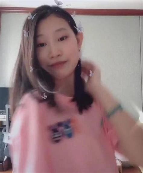 小瀋陽女兒翻跳女團舞，承諾不割雙眼皮，被罵過的小眼睛反成財富 每日頭條