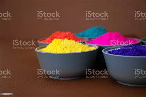 행복한 홀리 배경 Holi 축제를 위한 그릇에 있는 유기 색깔 분말 보울에 대한 스톡 사진 및 기타 이미지 보울 컬러 가루