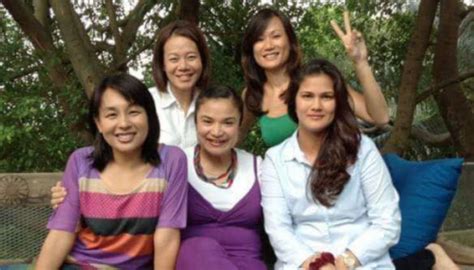 Screenwriter And Tv Host Rafidah Abdullah Denies Getting Married Down