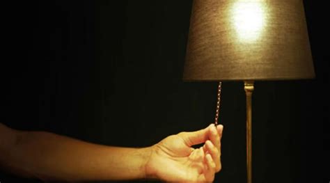 Iberdrola insta a los españoles a practicar sexo con la luz encendida